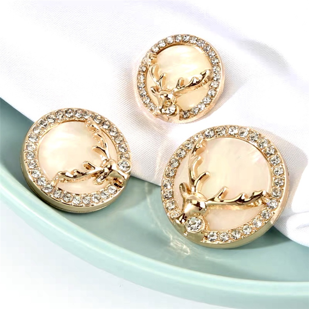 10 Pieces/lot 18/25mm Super Luxury Sewing Buttons Christmas Elk Design ...