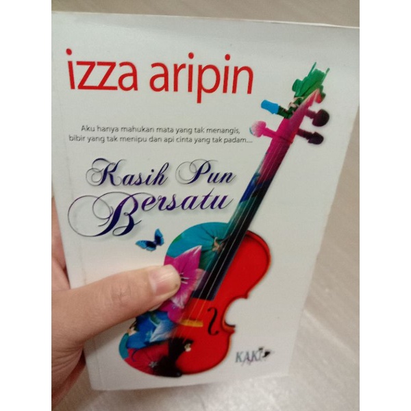 (PRELOVED) kasih pun bersatu by izza aripin | Shopee Malaysia