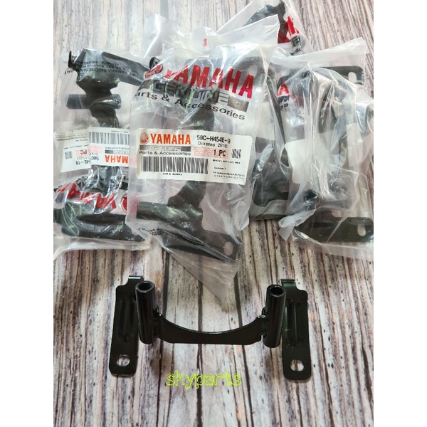 Yamaha LC 135 V2 - V4 Bracket Number Plate Dada Depan 100% Original ...
