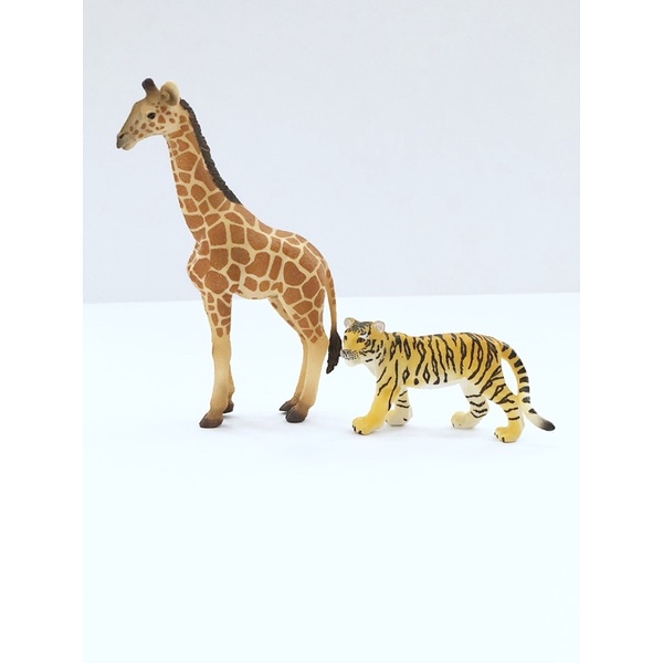 Reticulated Giraffe Calf With Tiger Cub Figurines (Collecta) | Shopee ...