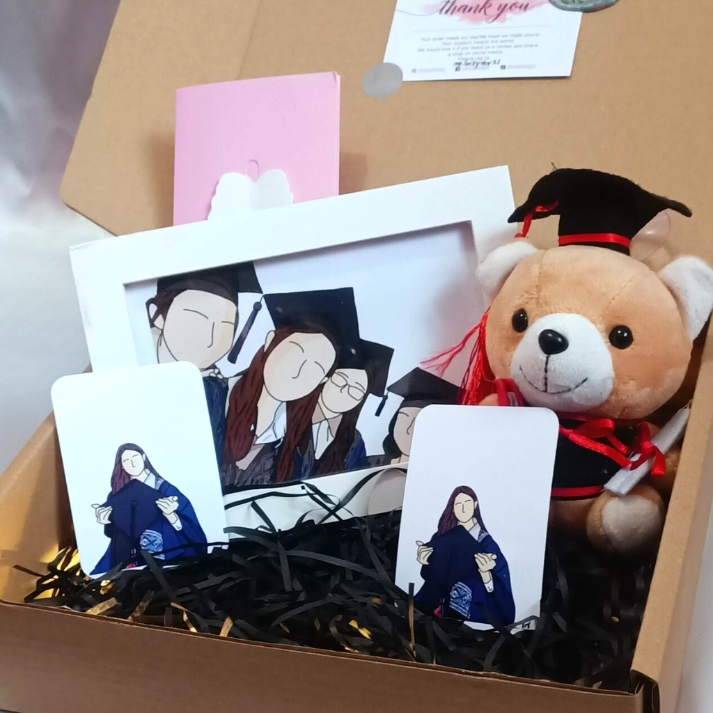 [GIFT BOX/礼物，礼盒] CUSTOMIZED PORTRAIT PHOTO FRAME GIFT BOX (GRADUATION ...