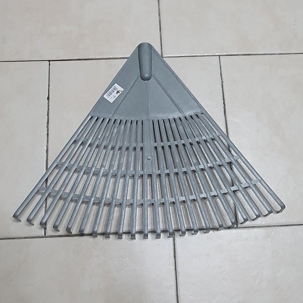 PVC AND METAL LAWN RAKE / CAKAR RUMPUT | Shopee Malaysia