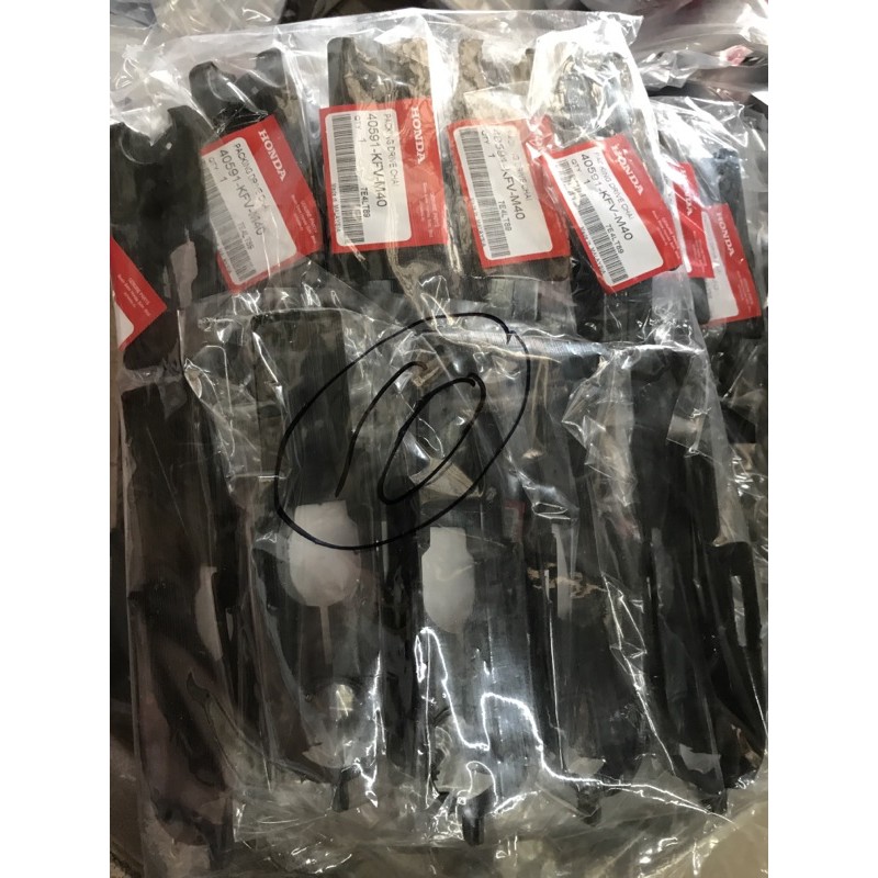 Honda dream swing arm guard rubber 100% original 40591-KFV-M40 | Shopee ...