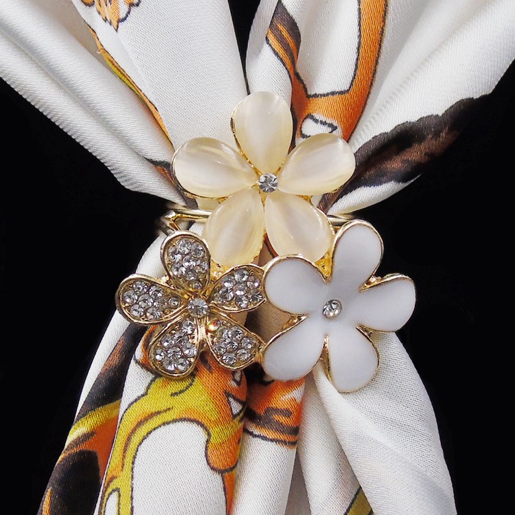 Flower crystal brooch for attaching scarves | Shopee Malaysia