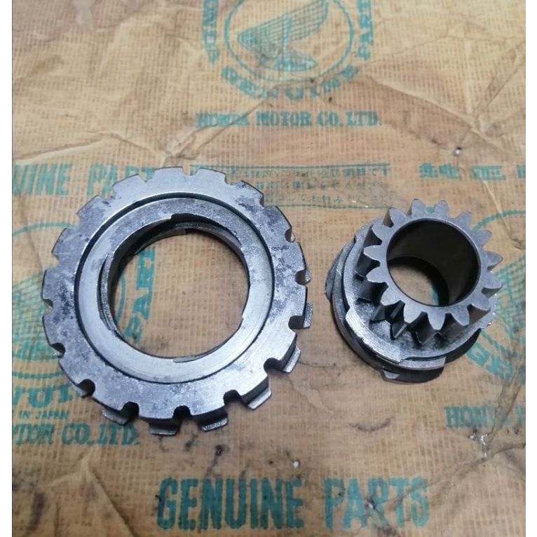 Honda C100/C102/C105 Clutch Centre + Drive Gear Set (15T) Part No.22121-001-090 (4 spring model ...