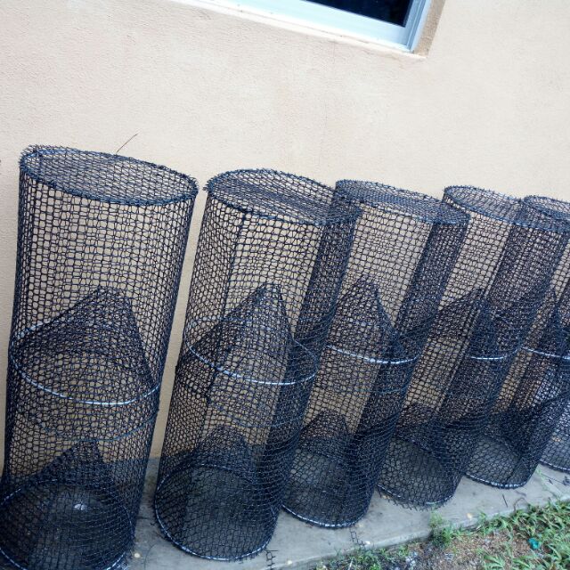 Bubu ikan tradisional panjang hampir 3 kaki luas skaki, di perbuat ...