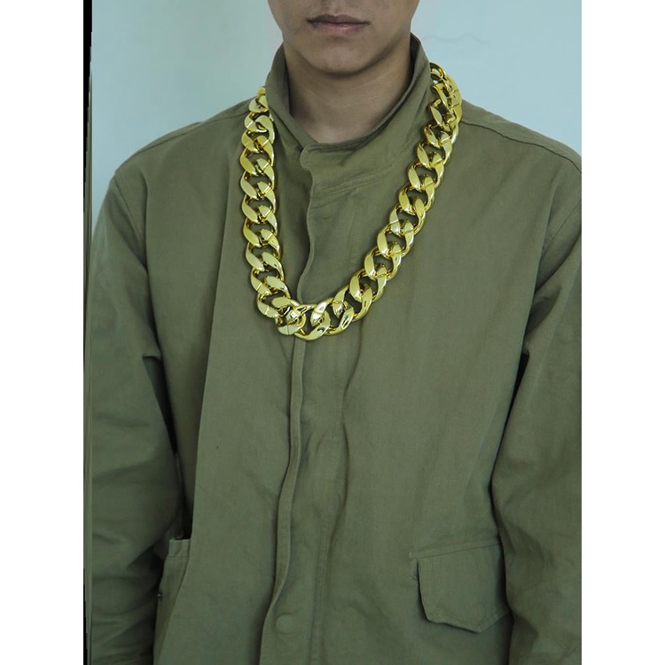 Rantai emas besar tiran tempatan simulasi bersih merah orang sosial ...