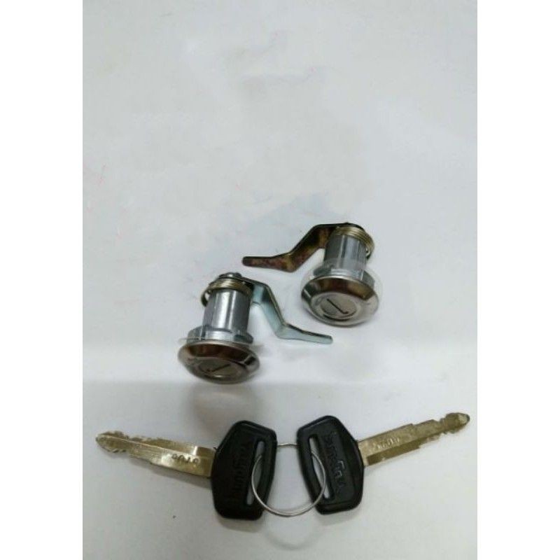 DOOR LOCK WITH KEY DAIHATSU DELTA DV57 DV58 TOYOTA DYNA YH80 LY100 ...