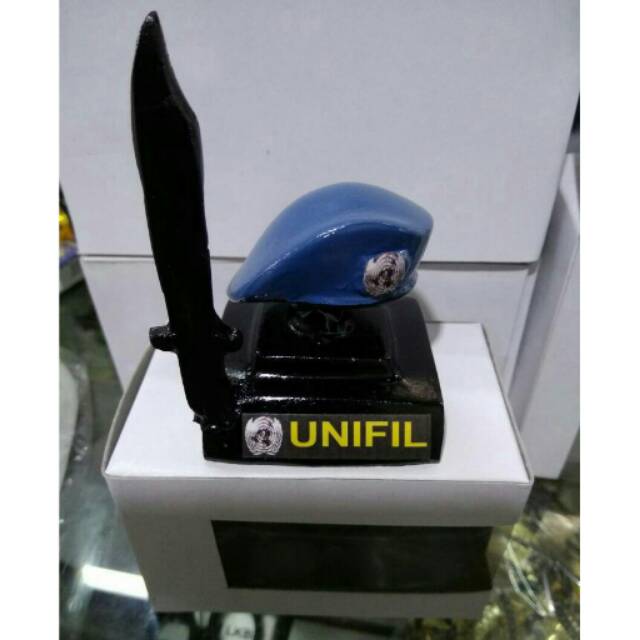 Miniature unifil Car Dashboard Dashboard/Car Accessories/ unifil Beret ...