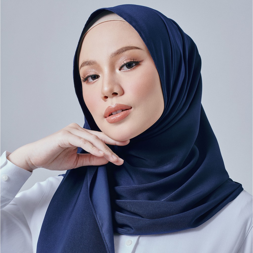 STOK TERSEDIA Selendang Biru Gelap Shawl | Blue Black Chiffon | Shawl Navy Blue Chiffon | Shopee ...
