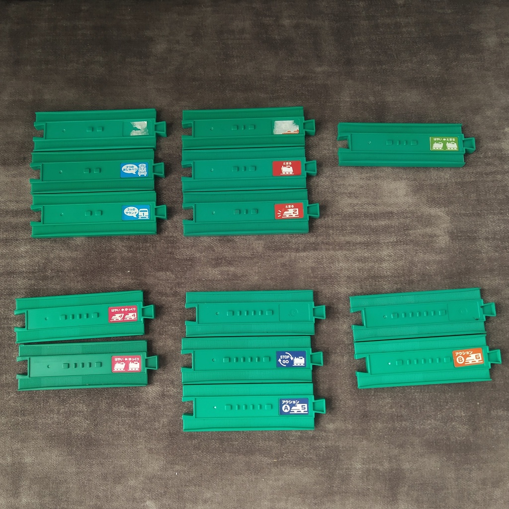 Preloved Tomy Thomas and Friends Talk 'n' Action Magic Rail train rail ...