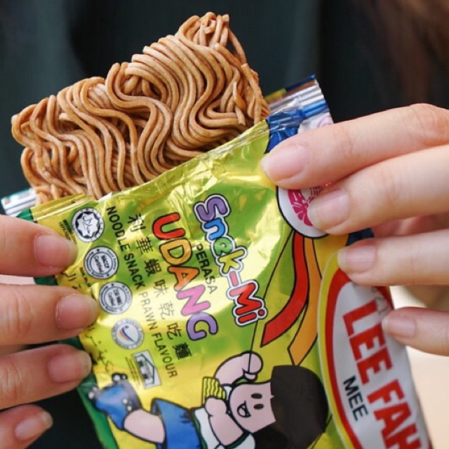 Bundle Lee Fah Prawn snack mee Keropok (1 box = 30pkt x 20g) Lee Fah ...