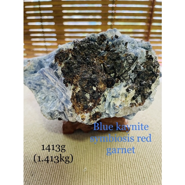 Natural Kyanite raw symbiosis red garnet 1413g/1004g | Shopee Malaysia