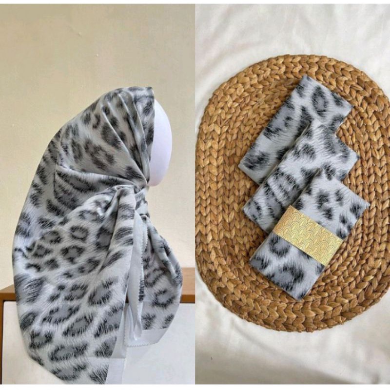 Hijab Square Series MOTIF MACAN Gray || Gray Tiger MOTIF Series ...