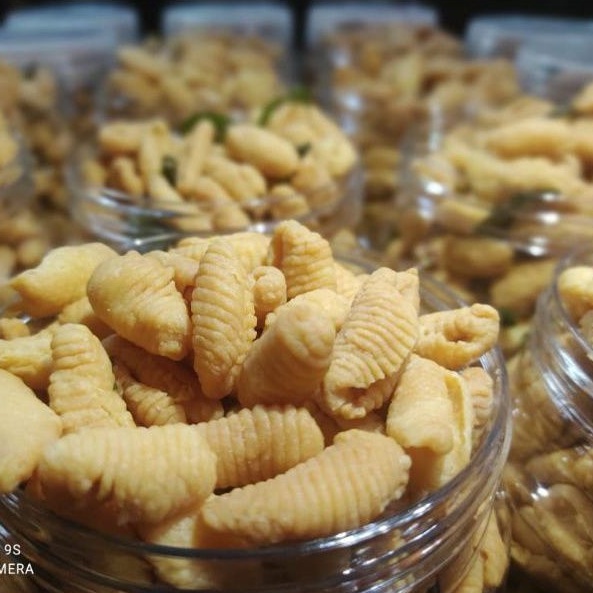 KUIH SIPUT TRADISIONAL PERISA ASLI RANGUP SEDAP *letak dalam plastik ...