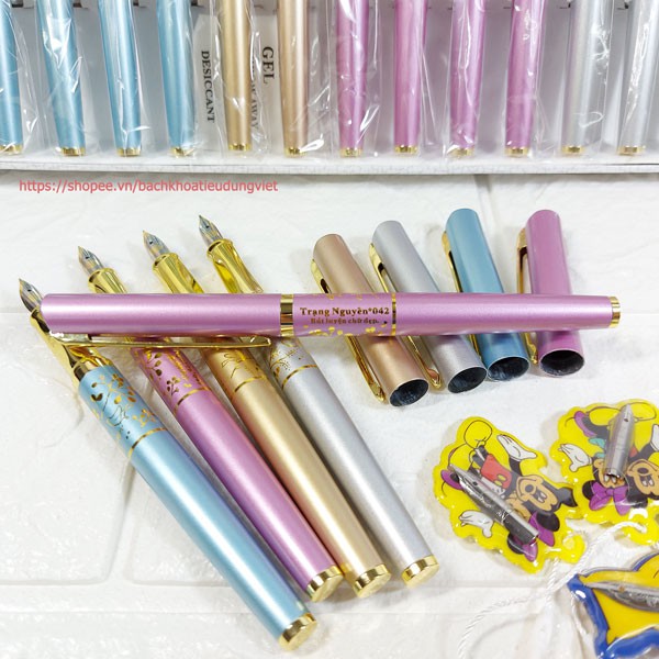 Poinsettia beautiful handwriting pen (with replacement nib included ...