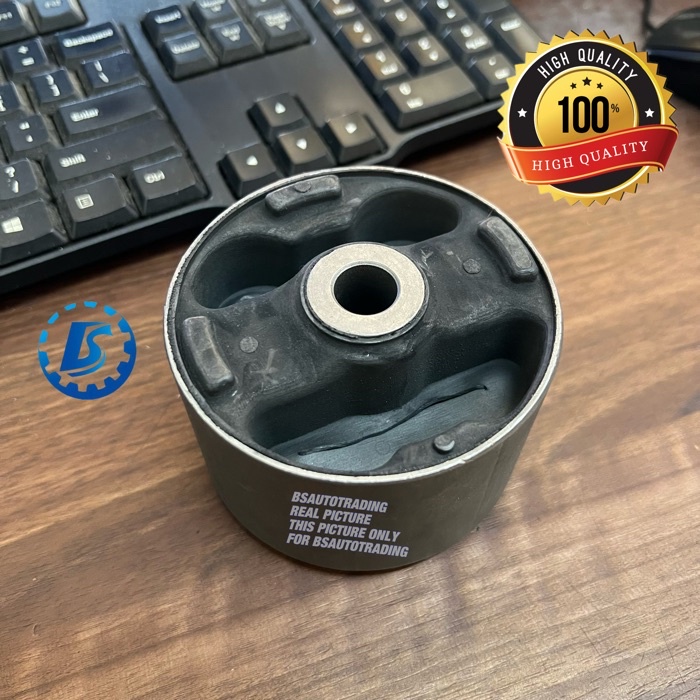 (High Quality) Nissan UD Truck YU41 NU41 T5 Rear Belakang Centre Cabin ...