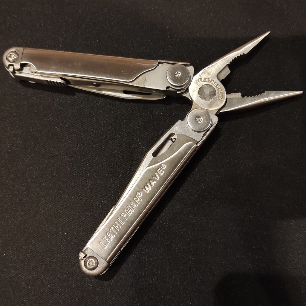 Leatherman Wave Stainless Steel 17 tools in 1 - In Excellent Condition ...
