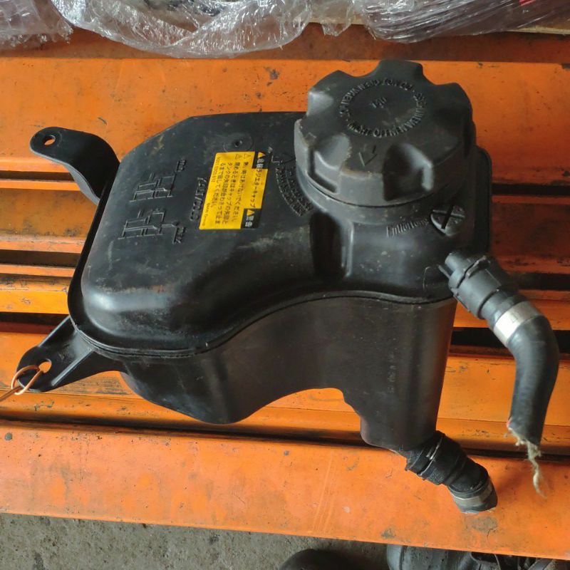 Bmw e90 spare tank。。original used | Shopee Malaysia