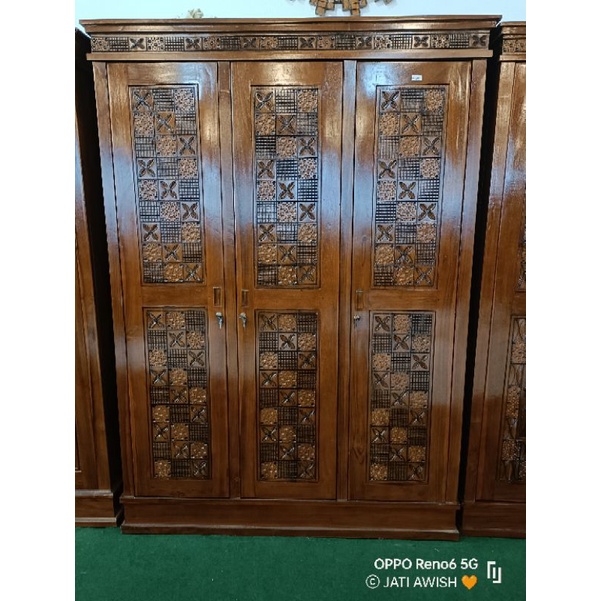 ALMARI KAYU JATI 3 PINTU | Shopee Malaysia