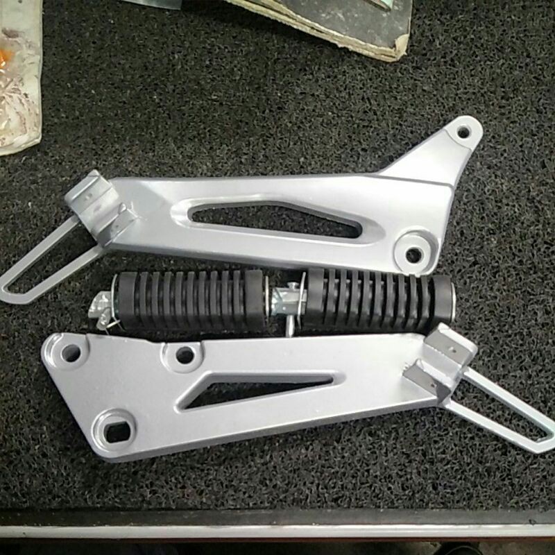 EX90 FOOTREST BRACKET REAR FULL SET | Shopee Malaysia