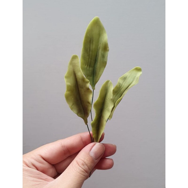 Gumpaste flower edible flower tart cake topper decoration / parvi leaf ...