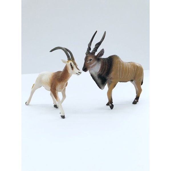 Scimitar Horned Oryx With Giant Eland Antelope Figurines - Collecta ...