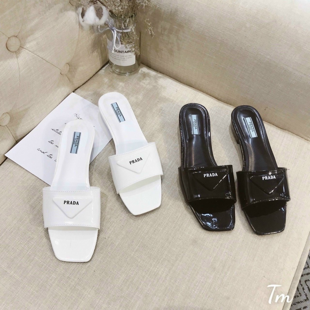 Low heel triangle button patent leather clogs - 2P | Shopee Malaysia