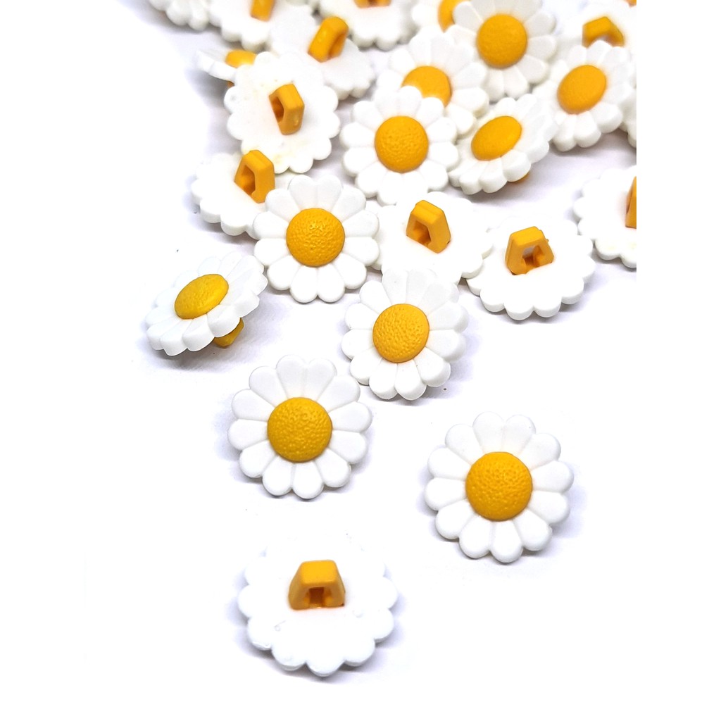 10 pcs white flower daisy shank buttons size 15mm, 20mm, 25mm | Shopee ...