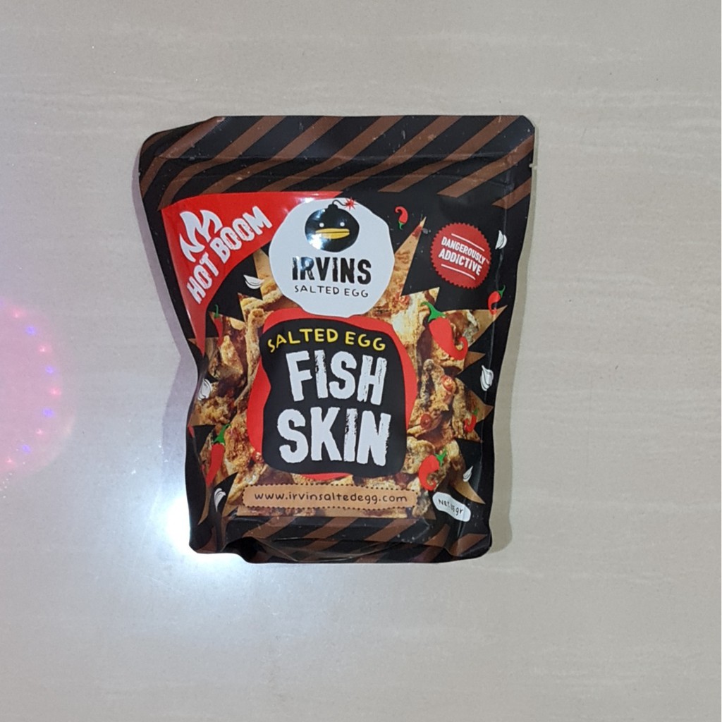 Snack Irvins Fish Skin Salted Egg Hot Boom 95 Grams | Shopee Malaysia