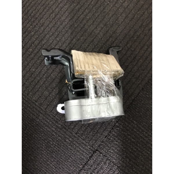 TOYOTA WISH ZGE25 2.0 4WD ORIGINAL🇯🇵RH ENGINE MOUNTING | Shopee Malaysia