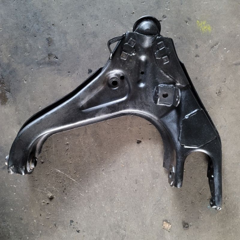 Ford Ranger 2.5 WL single cam USED lower arm USED Mazda Fighter B2500 ...