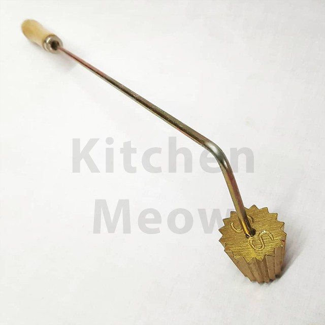 Acuan Kuih Paiti / Pie Tee / Pai tee Top Hats Or Pie Tee Shells ...