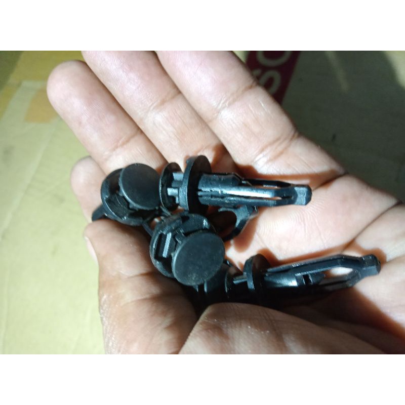 First generation Innova bumper button clip | Shopee Malaysia