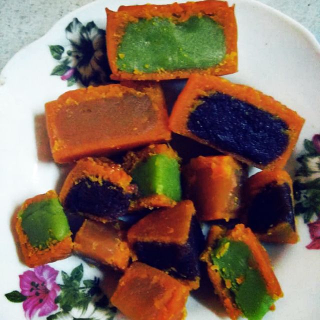 [HALAL] 3 PIECES MUSLIM MINI MOON CAKE KUIH KEK BULAN MINI KUIH RAYA ...