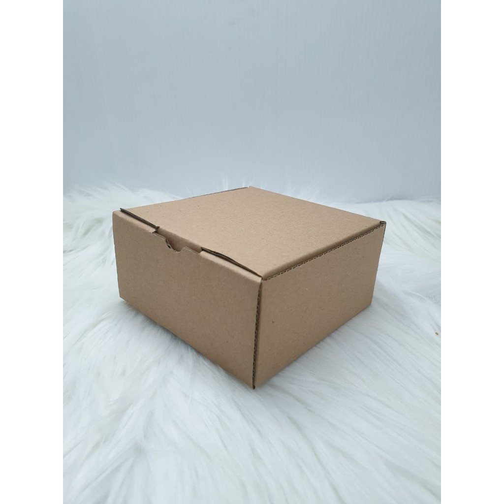 Cardboard box measuring 12 x 12 x 7cm Die Cut for accessories boxes etc ...