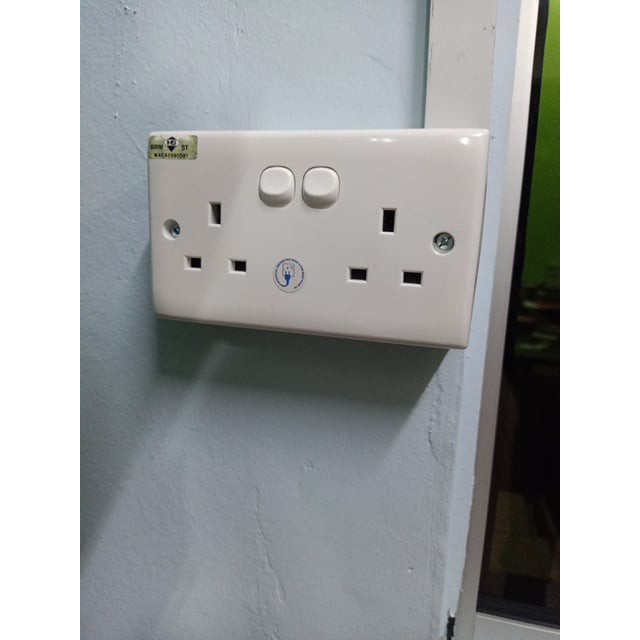 Berganda Plug Socket 13A 3PIN ( Produk Sirim Keselamatan ) Palam ...