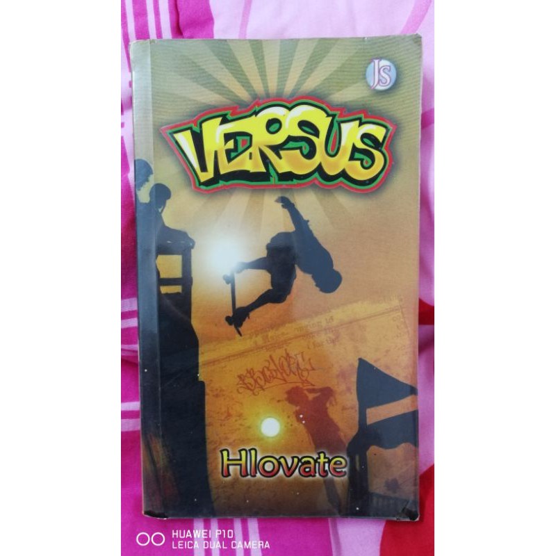 Versus - HLOVATE (PRELOVED) | Shopee Malaysia