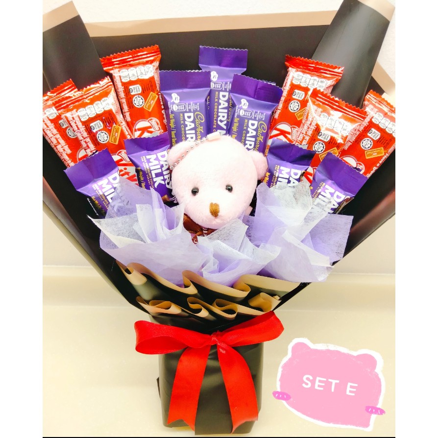 Hadiah Graduasi Patung Flower Bouquet with Mini Teddy Bear Birthday ...