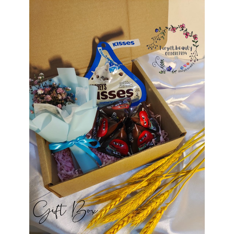 Local Ready Stock Baby Breath Bouquet and Chocolate Gift Box 花束与巧克力礼盒 ...