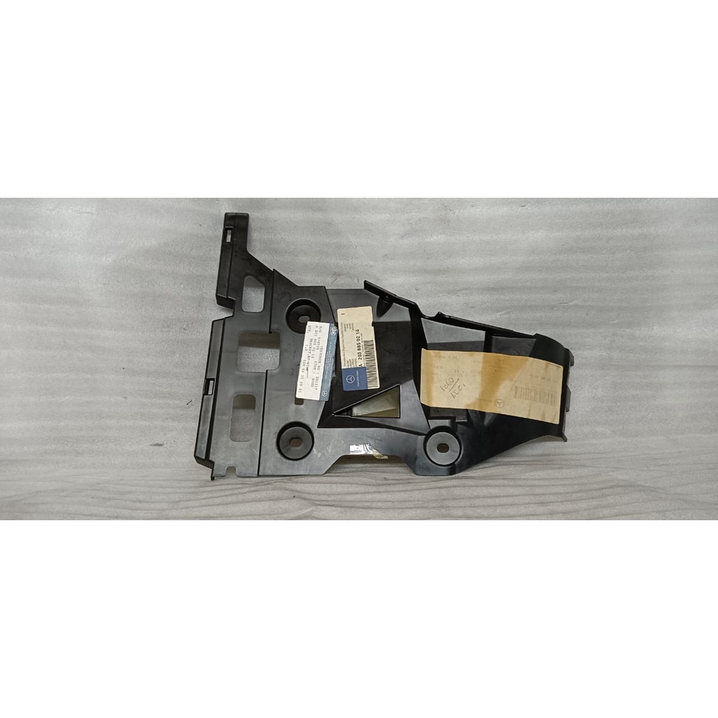 MERCEDES-BENZ W203 FRONT BUMPER BRACKET PVC (ORIGINAL) RIGHT | Shopee ...
