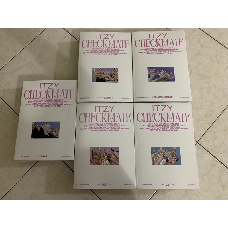 [unsealed album] itzy 5th mini album checkmate | Shopee Malaysia