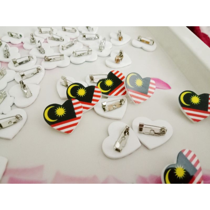 BROOCH MERDEKA PELBAGAI BENTUK SIZE 2CM | Shopee Malaysia