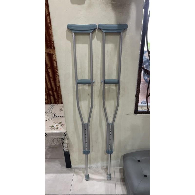 Tongkat kaki patah / crutches. | Shopee Malaysia