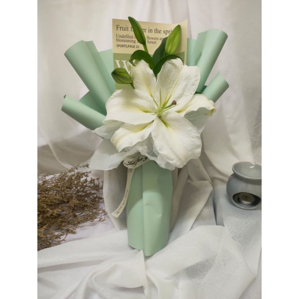 《Fresh Flower Bouquet》Single Stalk Fresh Lily Bouquet | Shopee Malaysia