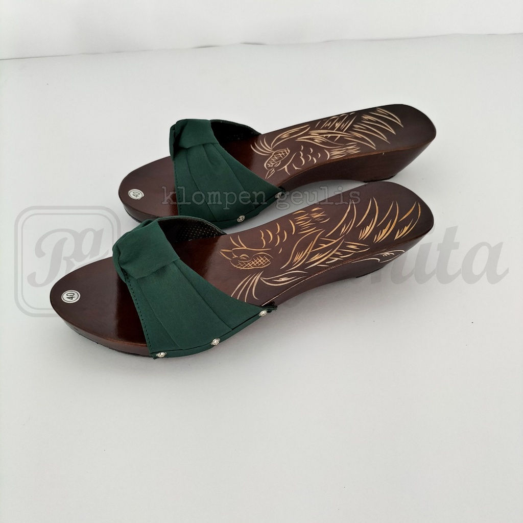 KAYU Beautiful wooden sandals carved teplek/Kelom geulis teplek bun ...