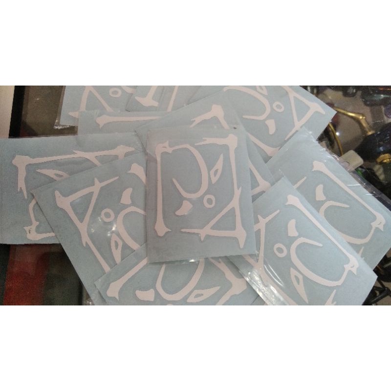 STICKER POTONG / Sticker vinyl / Sticker Senyum Sokmo / Sticker ...