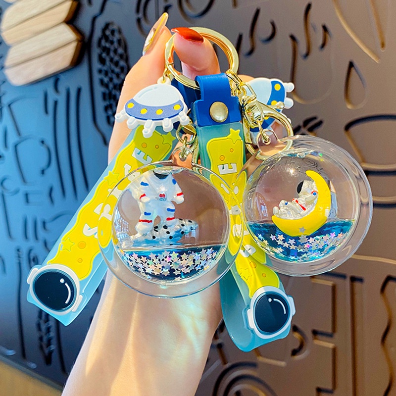 Creative Liquid Astronaut Floating Keychain Couple Car Key Chain Men's ...