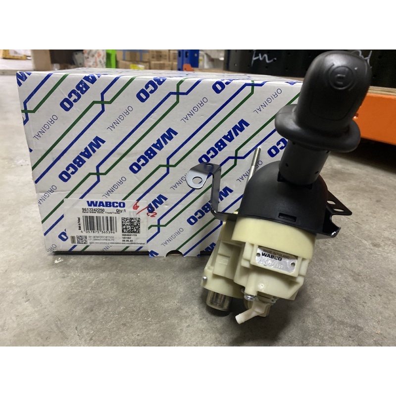 Fmv2 handbrake valve wabco/pener 9617242250 | Shopee Malaysia