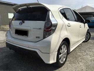 Toyota Prius C TRD Sportivo ( Body Kit , Bodykit , Skirt , Skirting ...